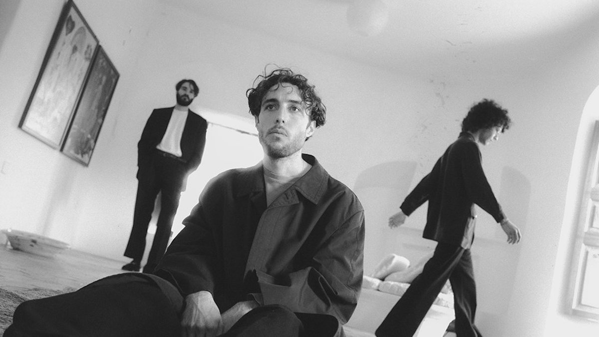 Oso Leone – Surfin’ – The Predatory Wasp